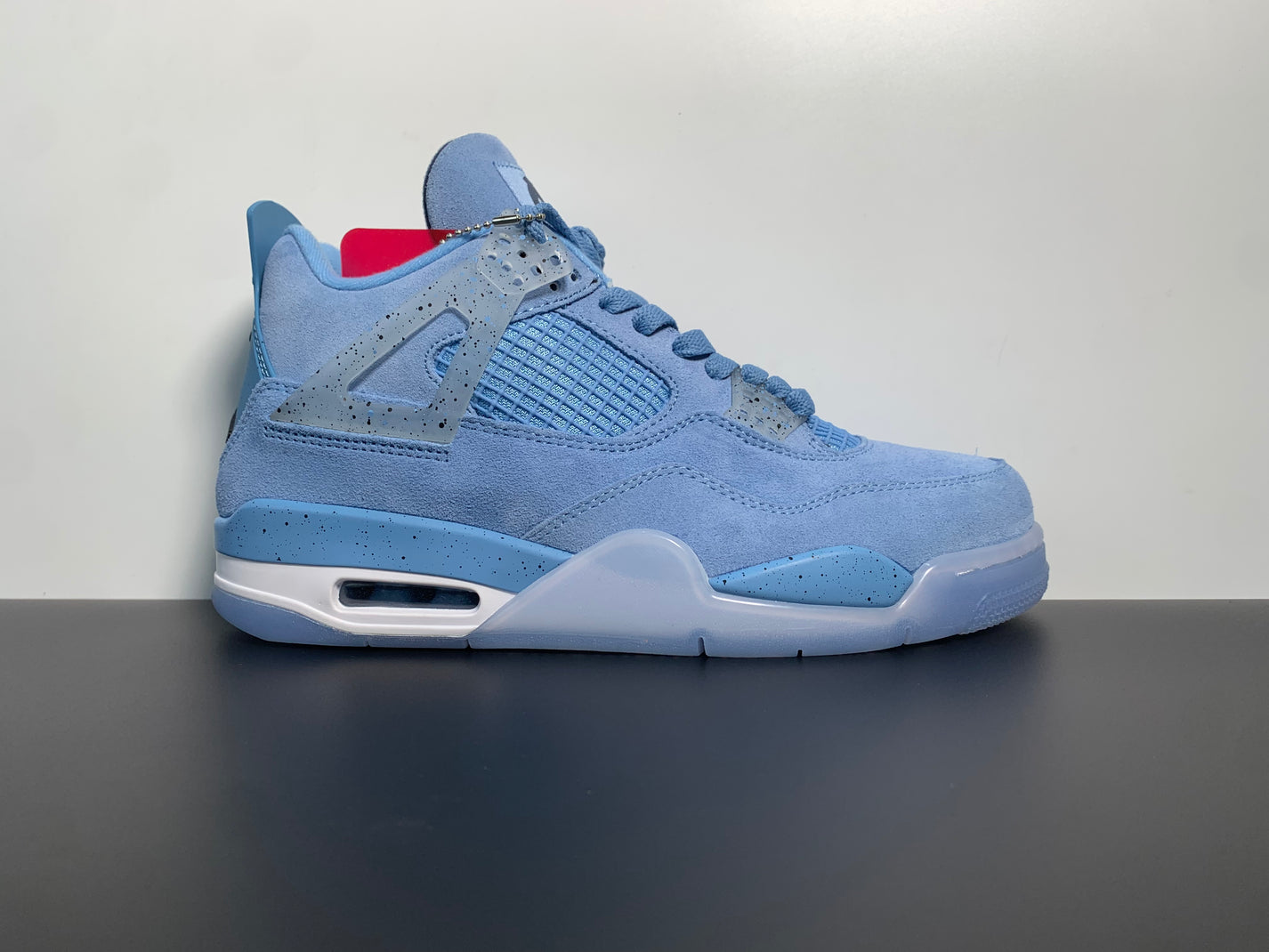 Air Jordan 4 Retro “UNC” PE Tar Heels – WOWJAY