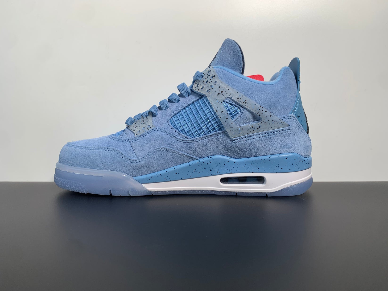 Air Jordan 4 Retro “UNC” PE Tar Heels – WOWJAY